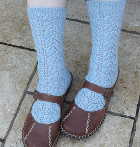 Ravelry: Drooping Elm Socks pattern by Christie Pruitt
