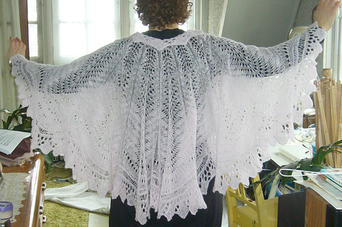 Ravelry: Lady's Circular Cape in Shell Pattern pattern by Jane Sowerby