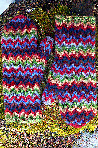 Ravelry: Chevron Love Mittens pattern by Julia Vesper