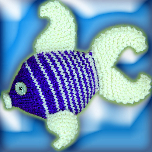 Ravelry: Knit Fish pattern by cheezombie
