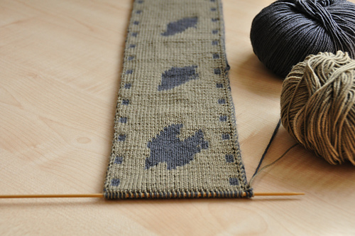 Ravelry: Filmstrip Bird Scarf pattern by Ian Mackinnon