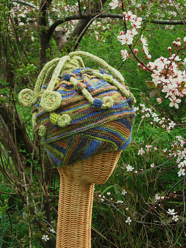 Ravelry: fiddlehead hat pattern by Valérie Pagnier