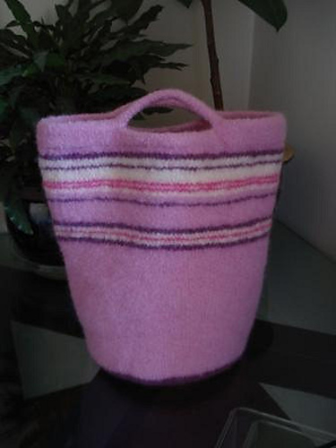 Ravelry: Felted Bag pattern by Debbie Bliss