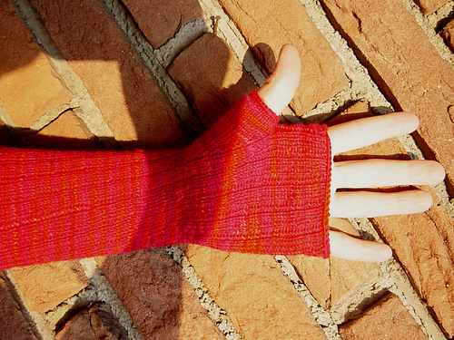 Ravelry: Fitted Mitts pattern by Nene