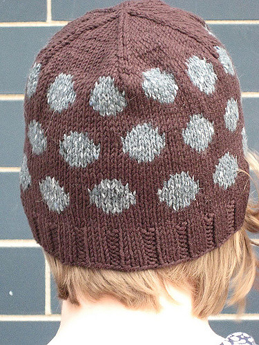 Ravelry: 33 Dots pattern by Hannah Mason