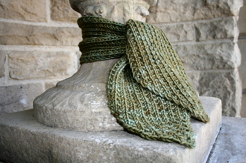 Ravelry: Green Leaf Ascot pattern by Grace Akhrem