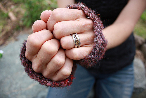 Ravelry: Monkey Mitt pattern by Shannon Herrick