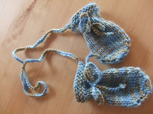 Ravelry: Quickie Mini Mitts pattern by Linda from clickertyclick