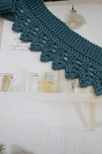 Ravelry: Lace Shelf Edging pattern by Debbie Bliss