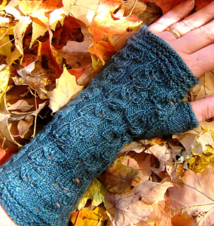 Ravelry: Innisfree Gauntlets pattern by Susan Pandorf
