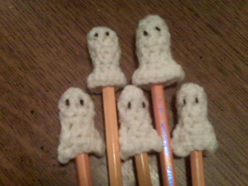 Ravelry: Ghost Pencil Topper or Finger Puppet pattern by Brenda Baker