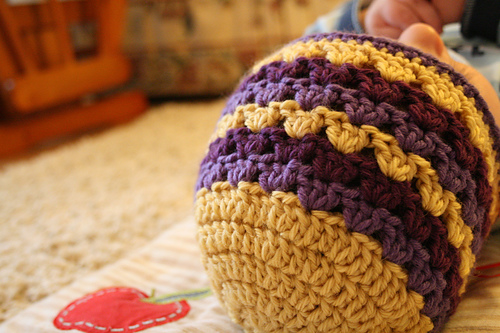 Ravelry: Shell stitch baby hat pattern by Anna Ayling