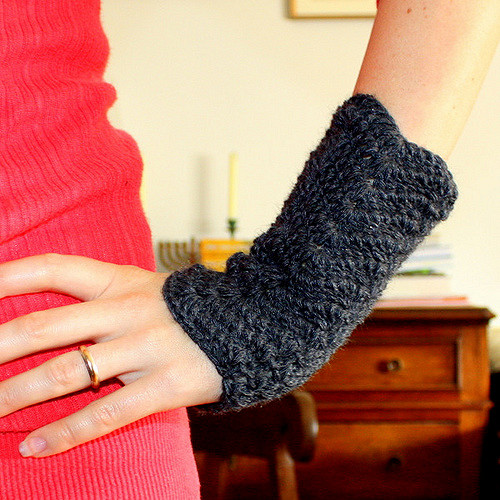 Ravelry: Waved Arm Warmers pattern by Mon Petit Violon