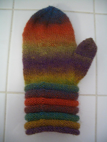 Ravelry: Springy Ring Mittens pattern by Cathy Campbell