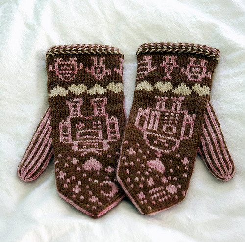 Ravelry: Love Bytes (Robot Mittens) pattern by Grace Schnebly