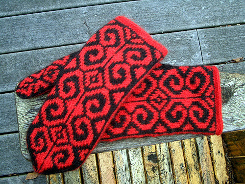 Ravelry: Fiddlehead Mittens pattern by Adrian Bizilia