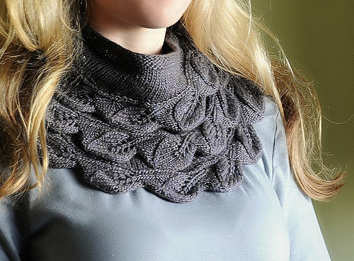 Ravelry: Cedar Leaf Shawlette pattern by Alana Dakos