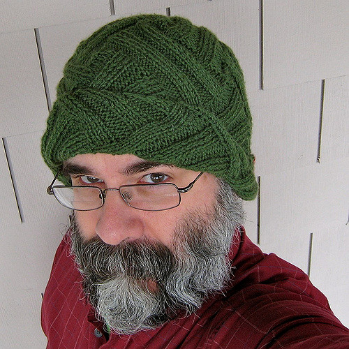 Ravelry: yarnover's Reversible ribbed-entrelac hat