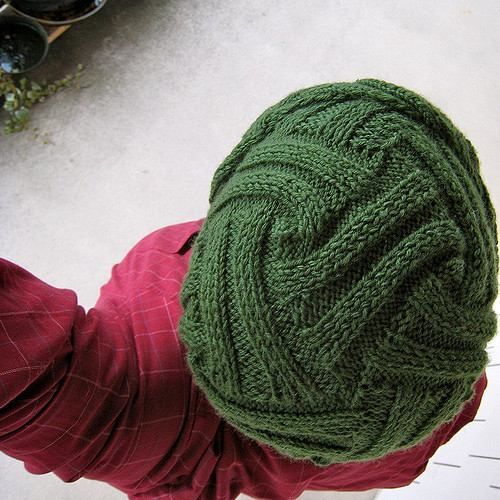 Ravelry: yarnover's Reversible ribbed-entrelac hat