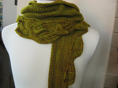 Ravelry: Cedar Leaf Shawlette pattern by Alana Dakos