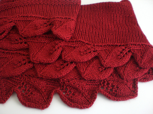 Ravelry: Cedar Leaf Shawlette pattern by Alana Dakos