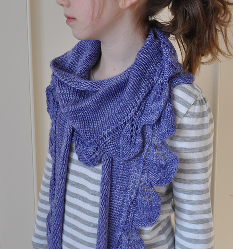 Ravelry: Cedar Leaf Shawlette pattern by Alana Dakos