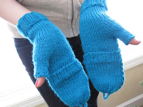 Ravelry: London Eye Glittens pattern by Chelsea Flint