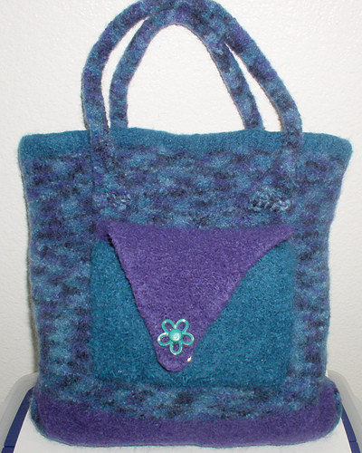 Ravelry: Felted Tote pattern by Linda Burt