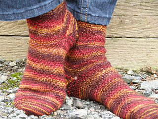 Ravelry: Pomme de pin socks pattern by Stefanina