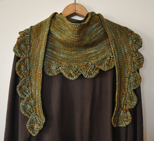 Ravelry: Cedar Leaf Shawlette pattern by Alana Dakos