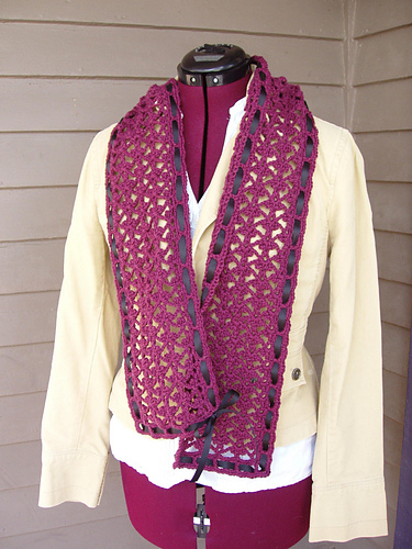 Ravelry: Trefoil Scarf pattern by Robyn Chachula