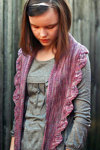 Ravelry: Cedar Leaf Shawlette pattern by Alana Dakos