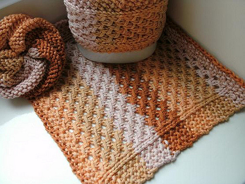 Ravelry: Lace Mesh Wash Cloth/Dish Cloth pattern by Selina Kyle