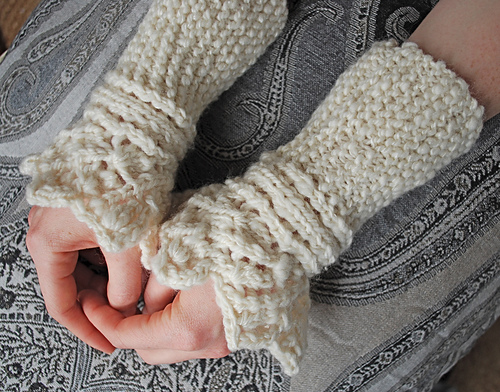 Ravelry: Cassy's Cuffs pattern by Lynne Vogel