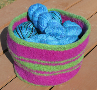 Ravelry: Felted Basket pattern by Laura Bosch