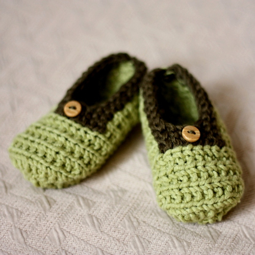 Ravelry: BABY SLIPPERS pattern by Julia Noskova