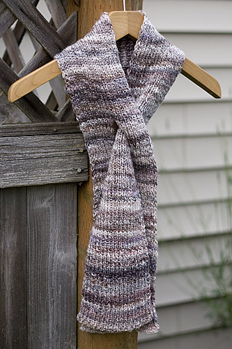 Ravelry: Vertical Keyhole Scarf pattern by Laura Treadway