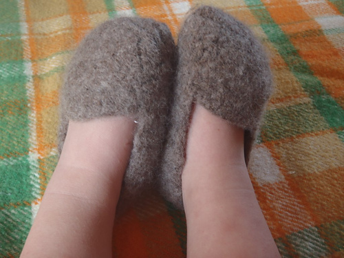 Ravelry: Cross Over Toe Baby Ballet Slippers pattern by Laura Hooker