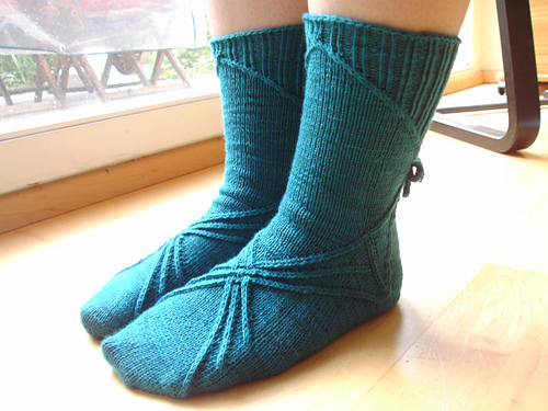 Ravelry: Manolo pattern by Yarnissima
