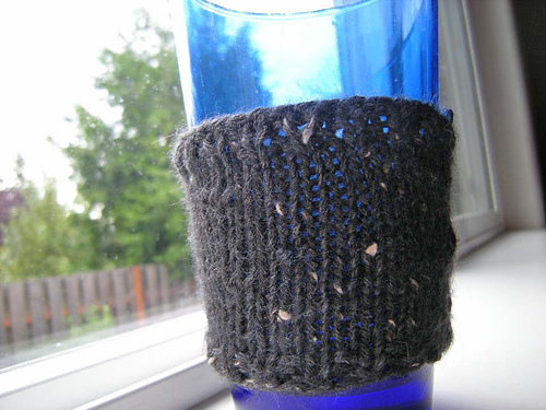 Ravelry: reusable hot coffee-cup sleeve pattern by Joelle Hoverson