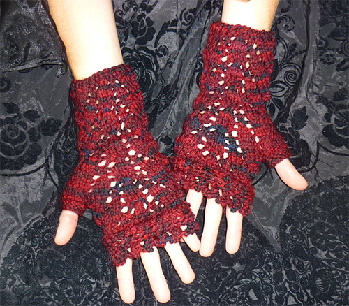 Ravelry: Jardin Sauvage Vampire Mitts pattern by Linda Wilgus