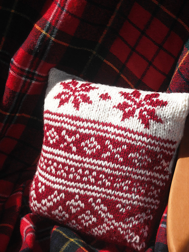 Ravelry: Snowflake Cushions pattern by Debbie Bliss