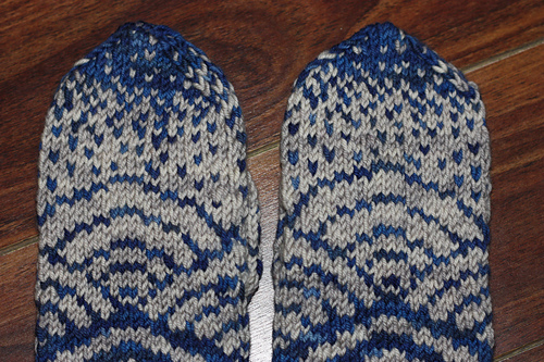 Ravelry: Japanese Wave Mittens pattern by Maya Poffenberger