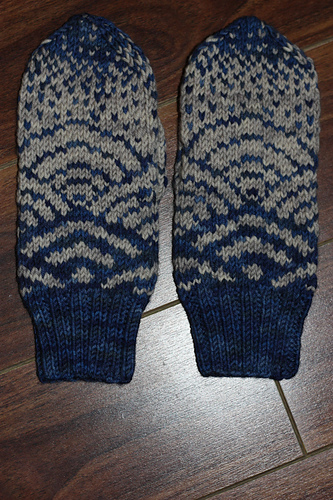 Ravelry: Japanese Wave Mittens pattern by Maya Poffenberger