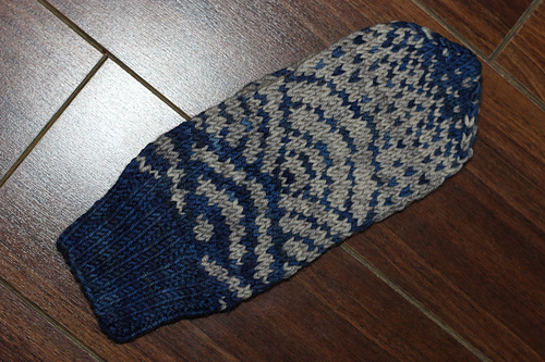 Ravelry: Japanese Wave Mittens pattern by Maya Poffenberger