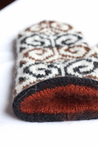 Ravelry: ItalianDishKnits' Leta's Walking Mitts