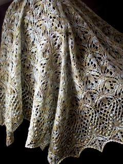Ravelry: bloshka's Echo Flower Shawl