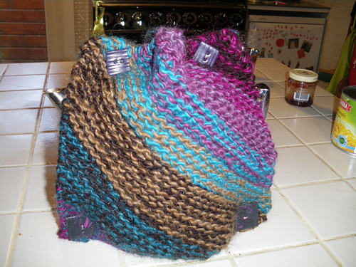 Ravelry: Red Comet Tea Cosy pattern by Loani Prior