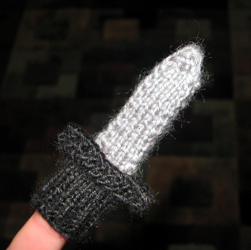 Ravelry: Engarde - a sword finger puppet pattern by Amanda Zeigler