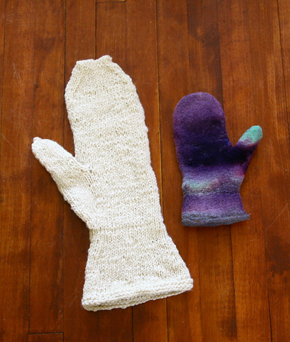 Ravelry: Snowstorm felted mittens pattern by La Souris Verte